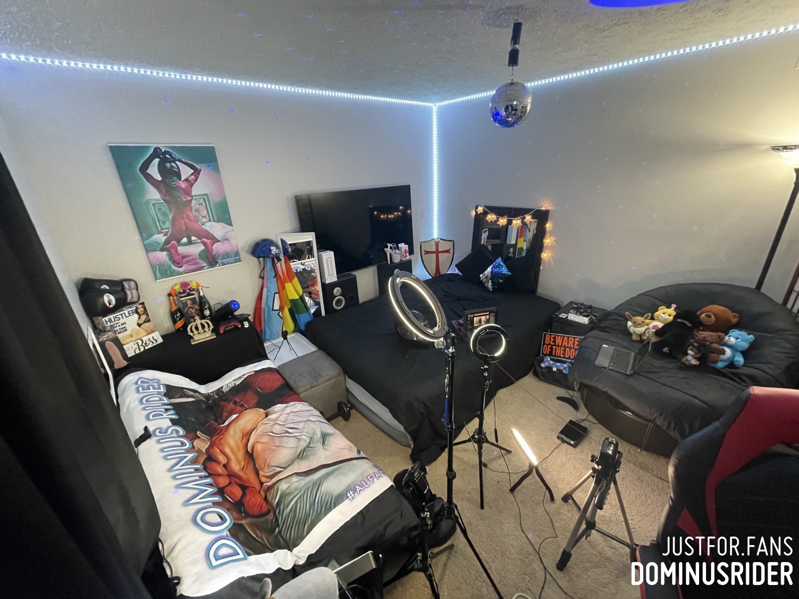 JustFor.Fans First Cam Room Contest!